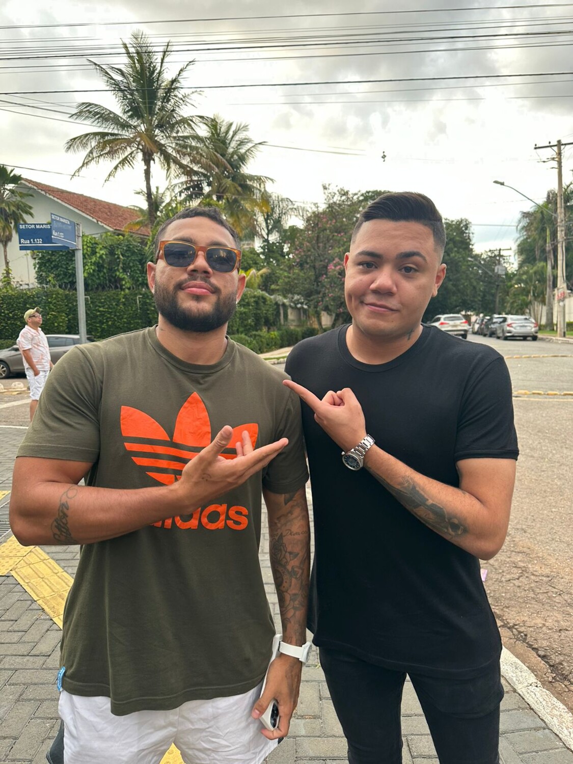 Júlio Divacci viralizou se passando por cantores famosos - Diário da ...
