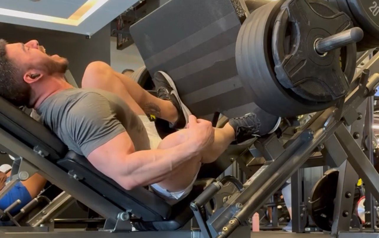 Fisiculturista rompe tendão do quadríceps ao levantar 400 kg no leg ...