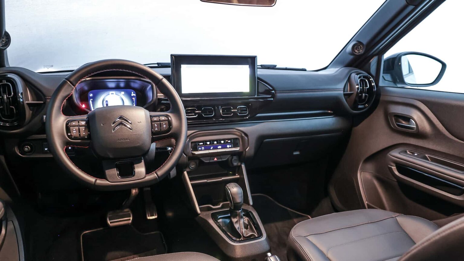 Teste: Citroën Basalt Dark Edition 2026 agrada em muito na proposta ...