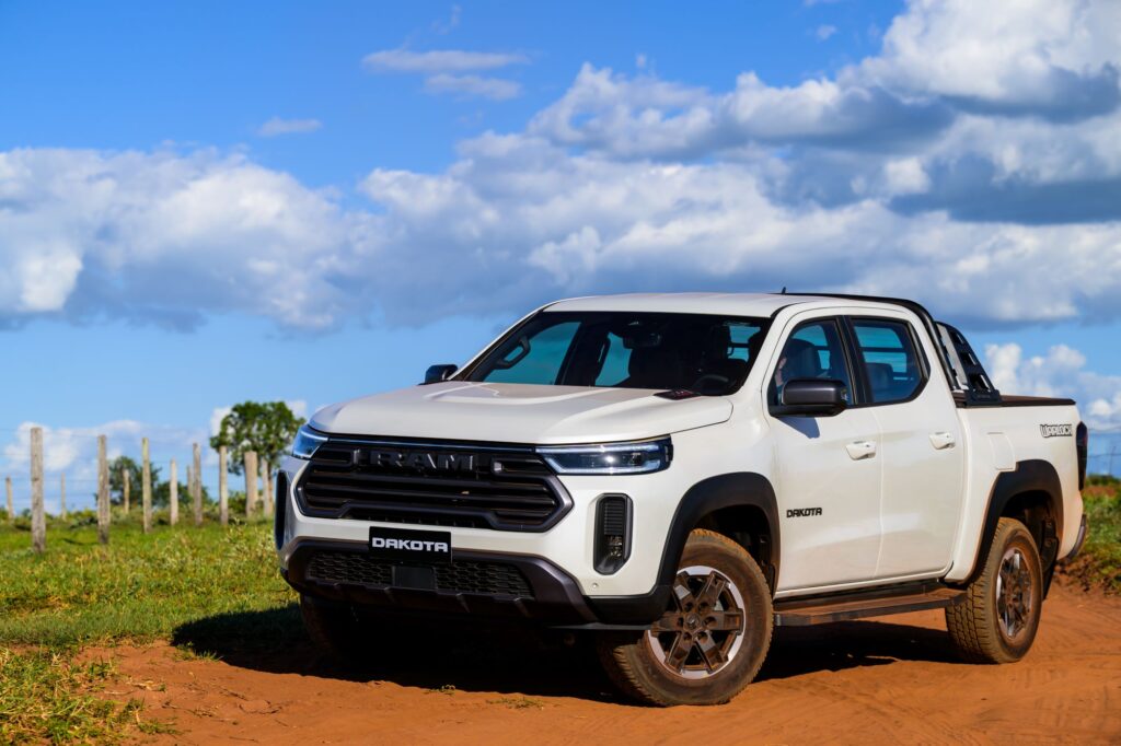 Ram Dakota é lançada no Brasil nas versões Warlock e Laramie com preço ...